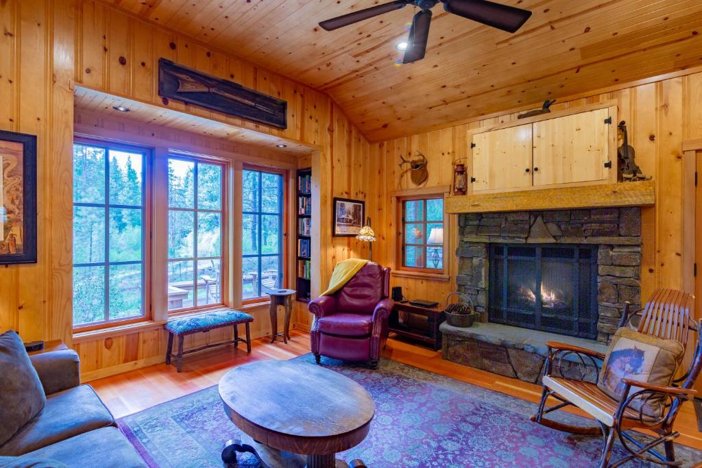 Lake Creek Lodge, Camp Sherman (updated prices 2025)