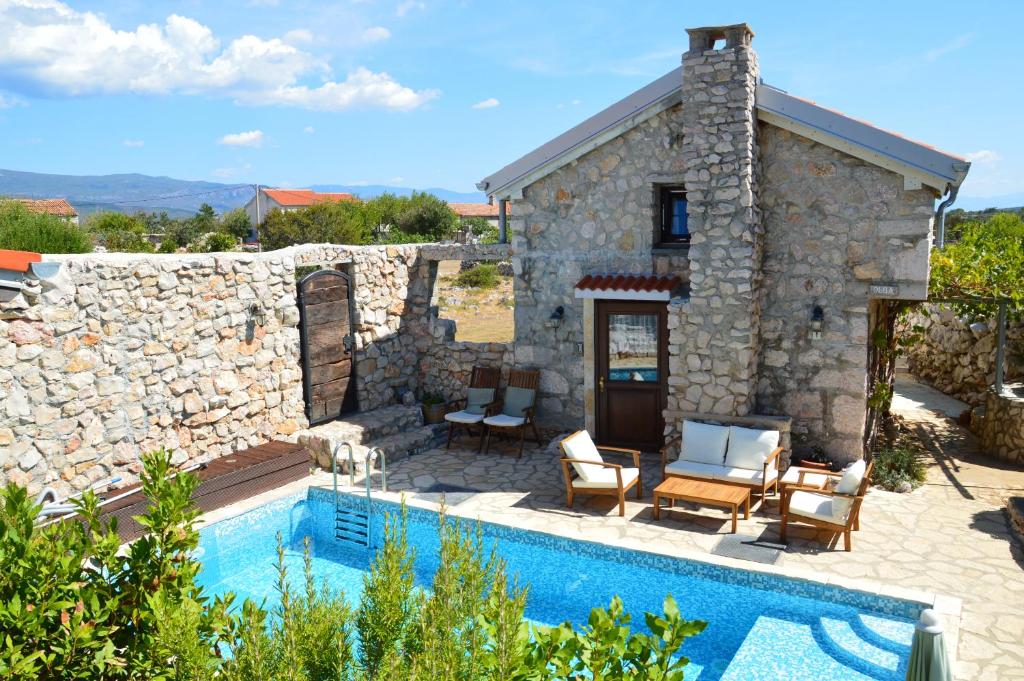 Three Sisters, absolutely unique stone houses, 200 m from the beach ...