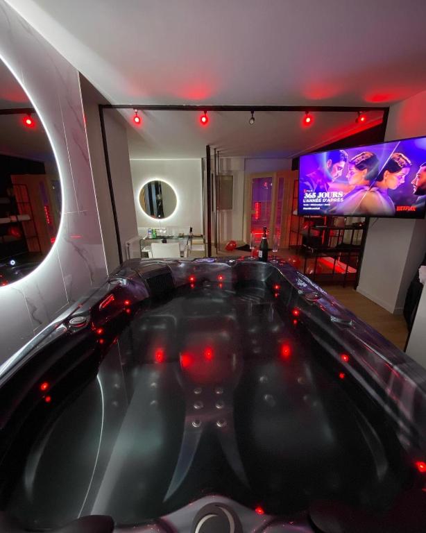 Suite & Spa Jacuzzi, sauna, lit king size,Netflix, Montigny-le ...