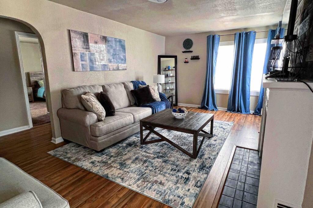 Renovated 5 Bedroom House In Rapid City - Rapid City, SD