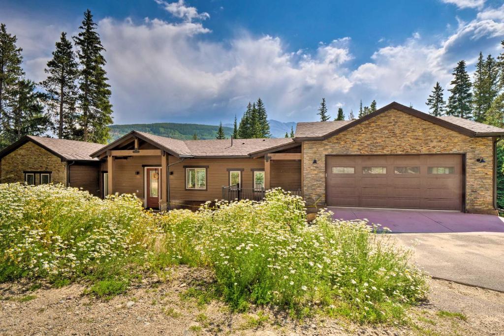 3 Mi to Ski Resort Modern Breck Home with Hot Tub!, Breckenridge ...