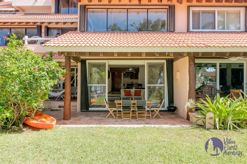 Chac Hal, Beachfront Apartment with Amenities-2, Puerto Aventuras ...