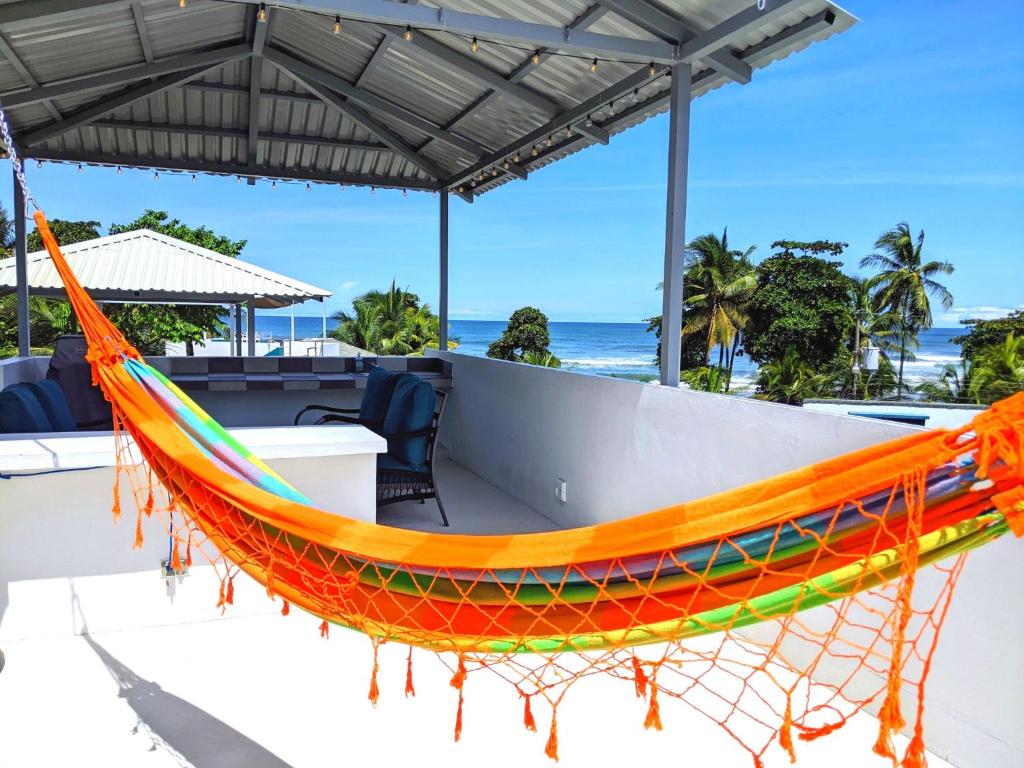 Beach Getaway, Ocean View, Private Rooftop Deck - Costa Rica