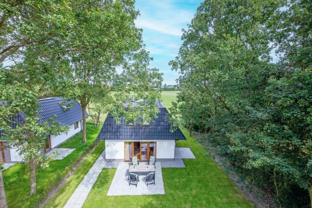 Ten-Bedroom Holiday Home in Wehe-den Hoorn in Wehe-den Hoorn