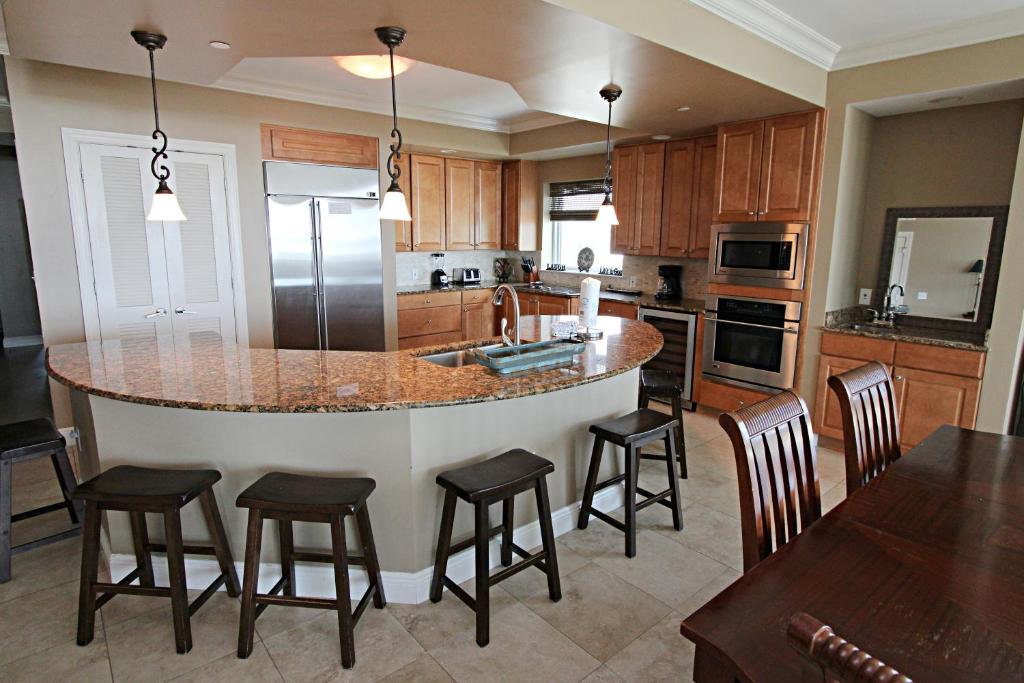 Mustique 302 Condo - Gulf Shores, AL