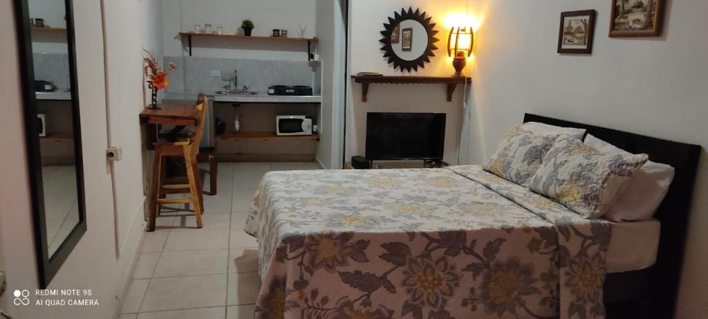 Alojamiento Con Rooftop En Sector Colonial - Cali