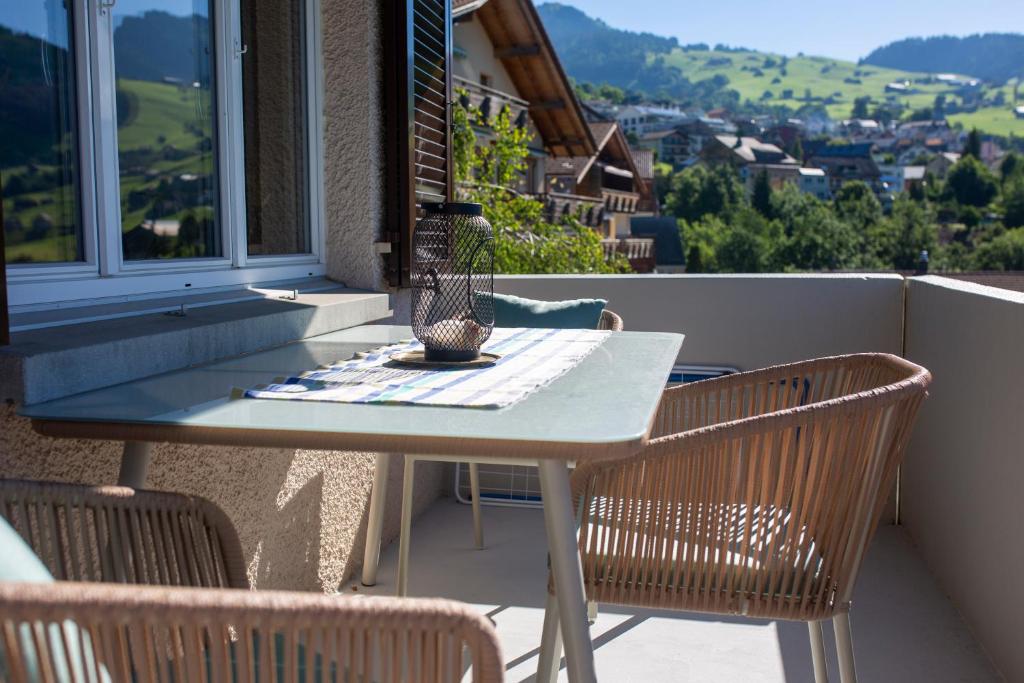 Traumhafte Sonnenresidenz mit Berg- und Seeblick, Amden (updated prices ...