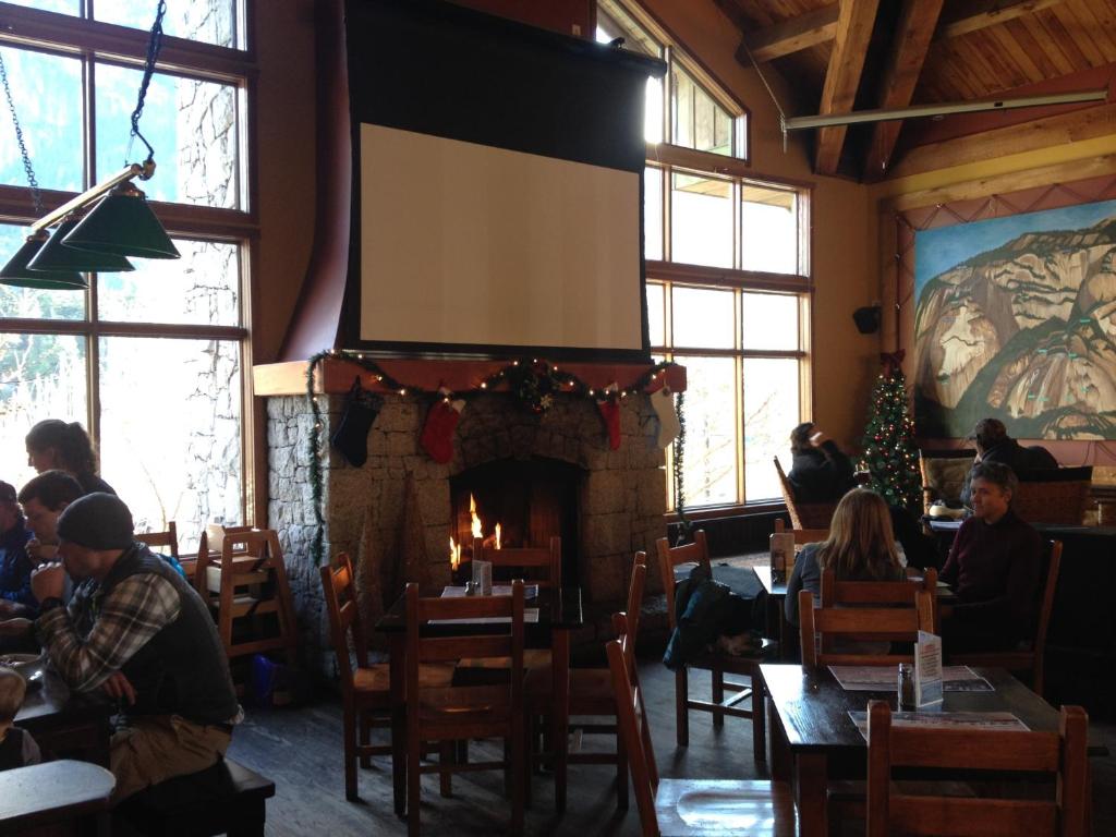 Howe Sound Inn & Brewing Company, Squamish (updated prices 2025)