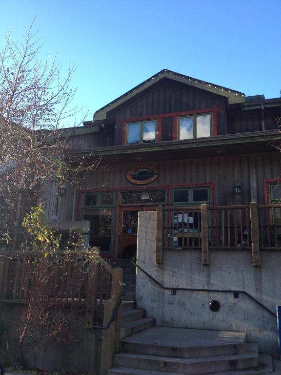 Howe Sound Inn & Brewing Company, Squamish (updated prices 2025)