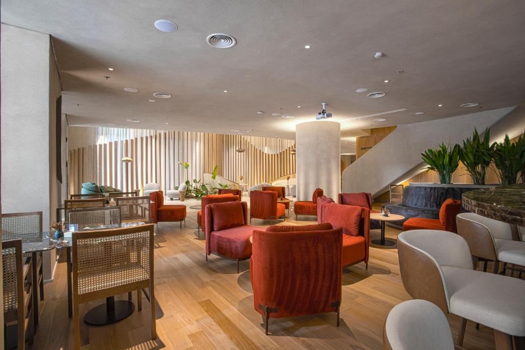QOYA Hotel Curitiba, Curio Collection by Hilton, Curitiba (updated ...