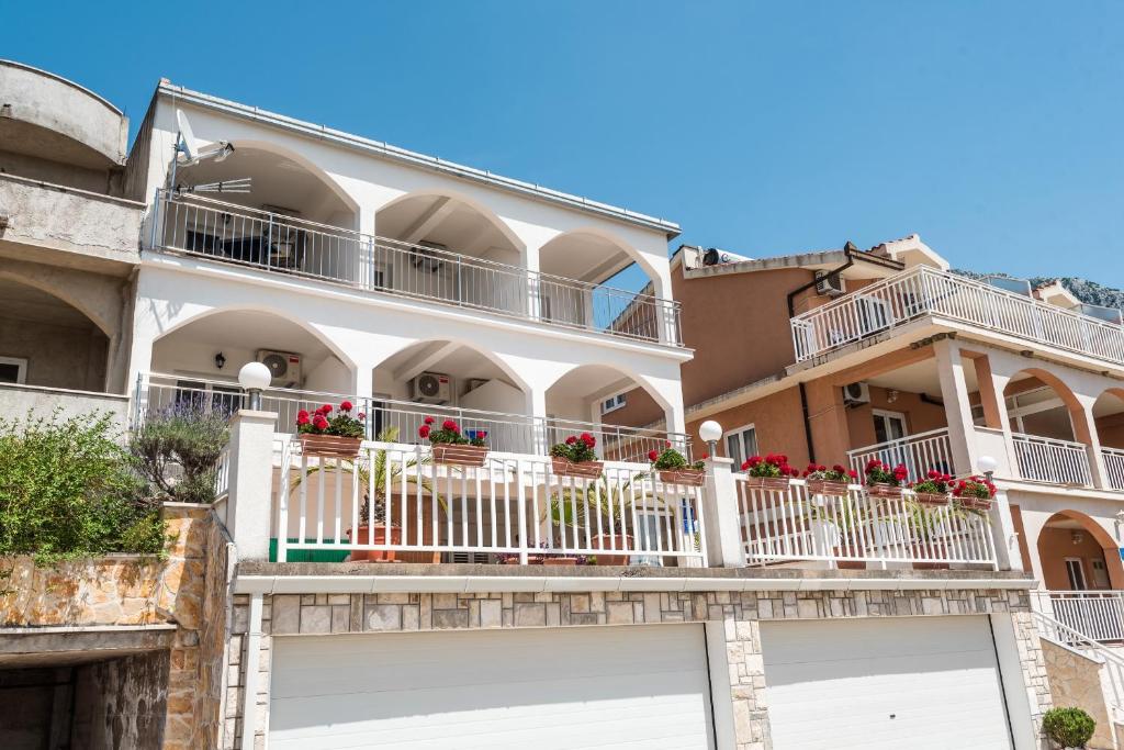 Apartments with a parking space Gradac, Makarska - 15750, Gradac ...