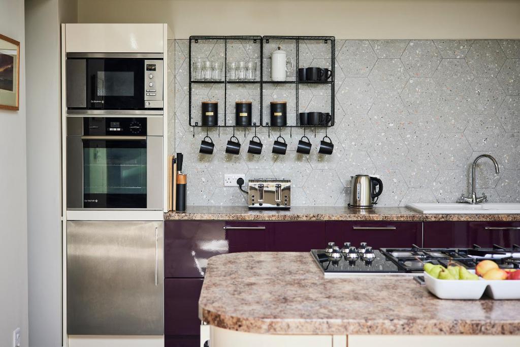 Lux Central Whitby Near Pannett Park/Cinder Trail, Whitby (updated ...