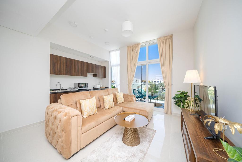 ALH Vacay - Cheerful 2BR in DAMAC Hills, Dubai (updated prices 2024)