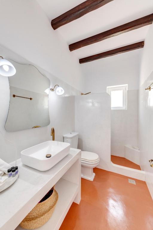 Cycladic Aura - Traditional Holiday Cottage, Finikas (updated prices 2025)