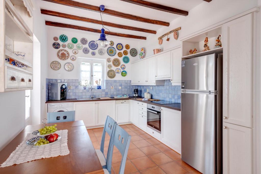 Cycladic Aura - Traditional Holiday Cottage, Finikas (updated prices 2025)