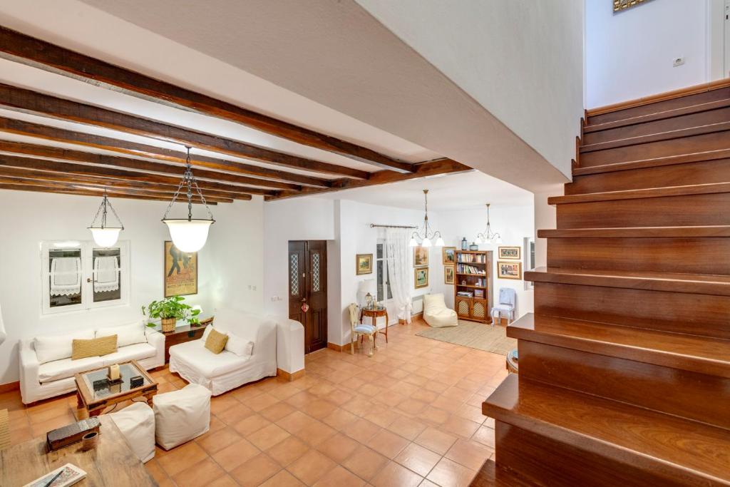 Cycladic Aura - Traditional Holiday Cottage, Finikas (updated prices 2025)