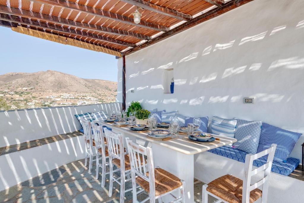 Cycladic Aura - Traditional Holiday Cottage, Finikas (updated prices 2025)