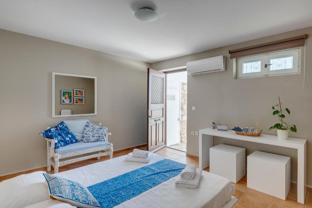 Cycladic Aura - Traditional Holiday Cottage, Finikas (updated prices 2025)