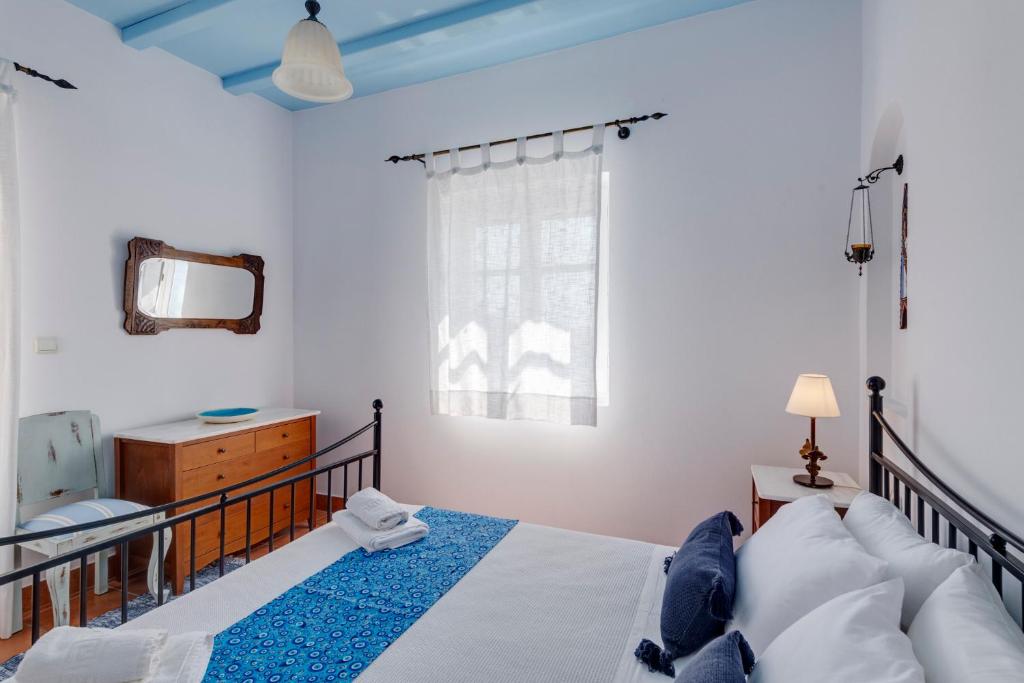 Cycladic Aura - Traditional Holiday Cottage, Finikas (updated prices 2025)