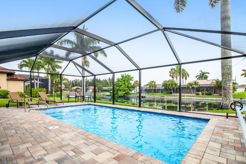 Waterfront Pool Escape, Cape Coral (tarifs actualisés, 2025)
