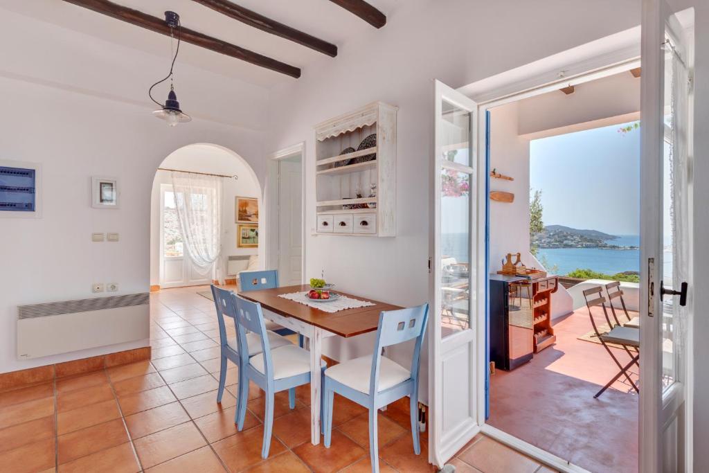 Cycladic Aura - Traditional Holiday Cottage, Finikas (updated prices 2025)