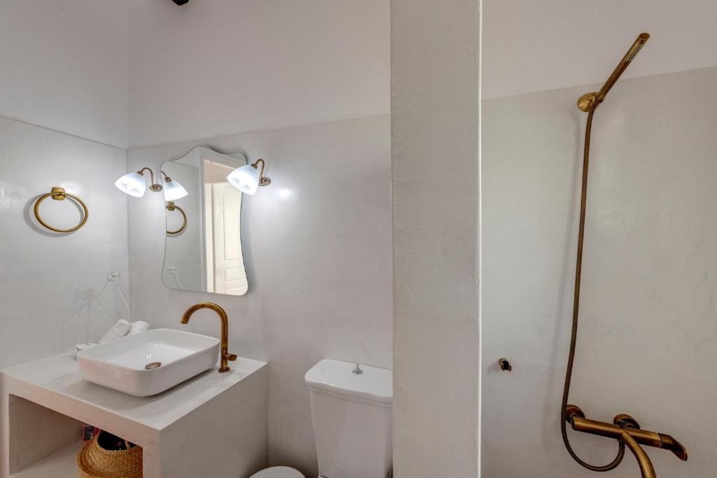 Cycladic Aura - Traditional Holiday Cottage, Finikas (updated prices 2025)