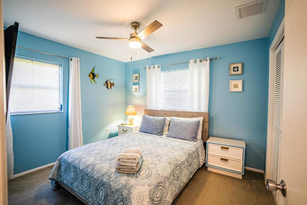 Cheerful cottage, exit to Imperial river, close to beach (USA Bonita ...