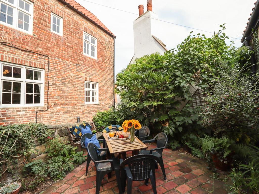 Storm Cottage, Whitby – Updated 2024 Prices