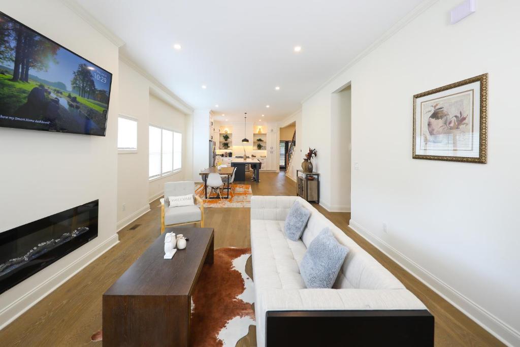 Designer Renovated 4bd Modern Luxury Home In Heart Of Atl - Atlanta, GA