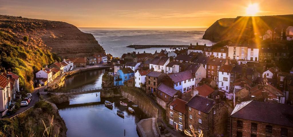 5m xl bell tent with log burner near Whitby, Saltburn-by-the-Sea ...