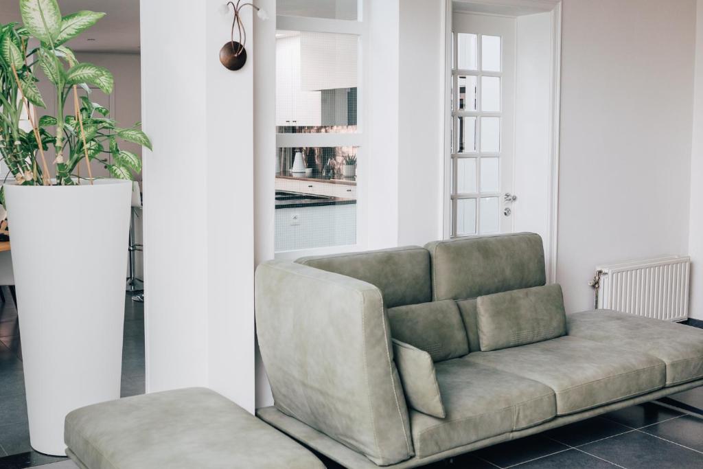 Gadering, Zele – Updated 2023 Prices