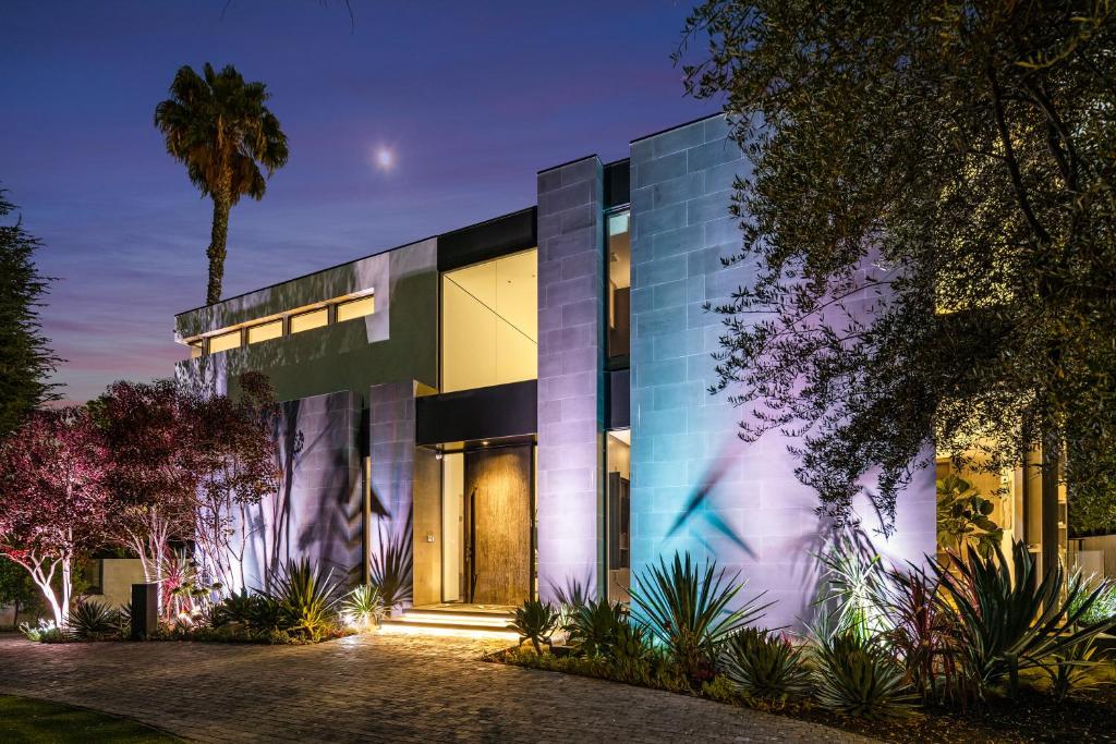 Ultra Modern Luxury Homes