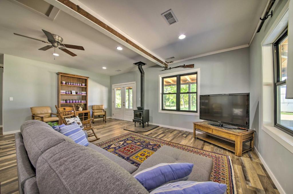 Peaceful Guest Home with Patio on 152-Acre Farm, Berger (updated prices ...