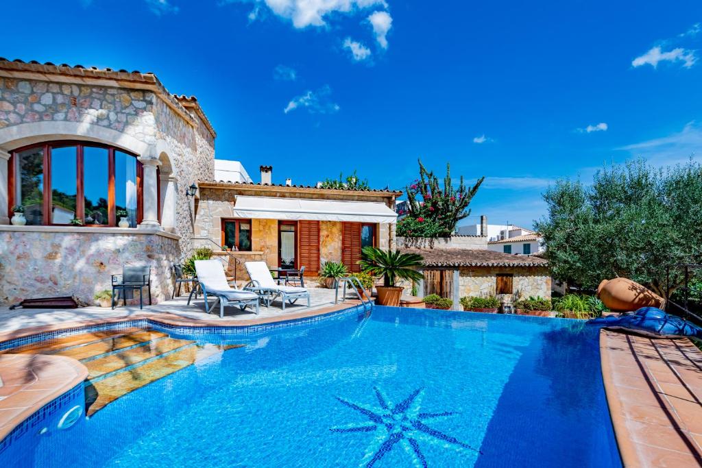 Villa in center of Pollensa with pool and jacuzzi, Pollença (updated ...