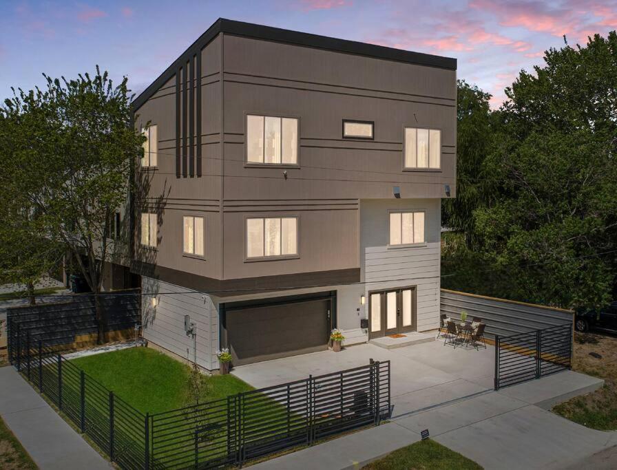 New Two Unit Modern Luxury Home Centrally Located، هيوستن (أسعار محدثة ...