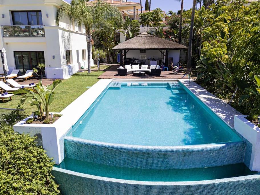 First line Golf Villa, 6-bedrooms + swimming pool, Estepona (updated ...