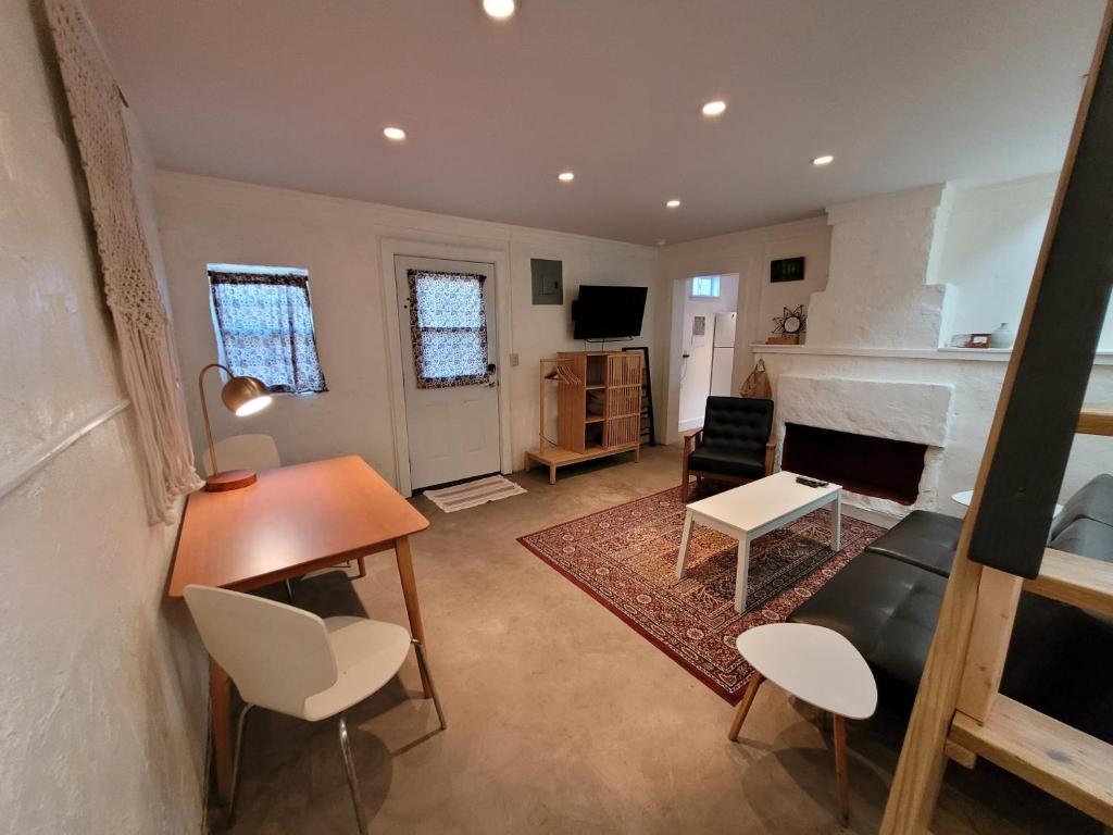 Studio 410, Alpine – Updated 2023 Prices