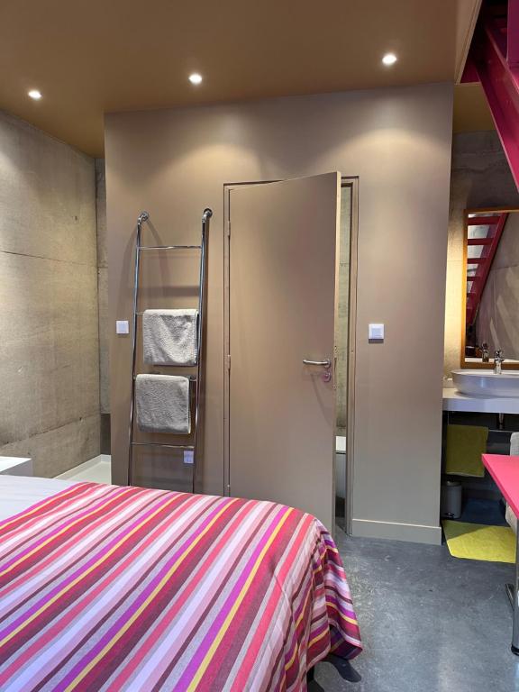 LA PORTE ROUGE RBX, Roubaix (updated prices 2025)