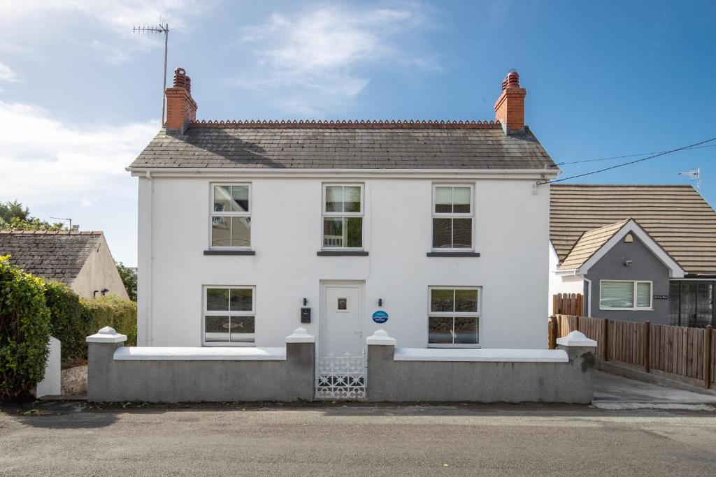 Ocean Cottage - Walk to Beach Countryside Views, Saundersfoot (updated ...