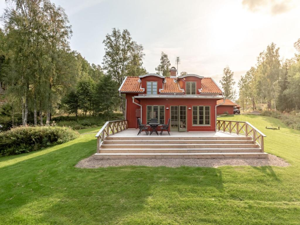 Romantische Villa in wunderschöner Natur am See (Svezia Tived ...