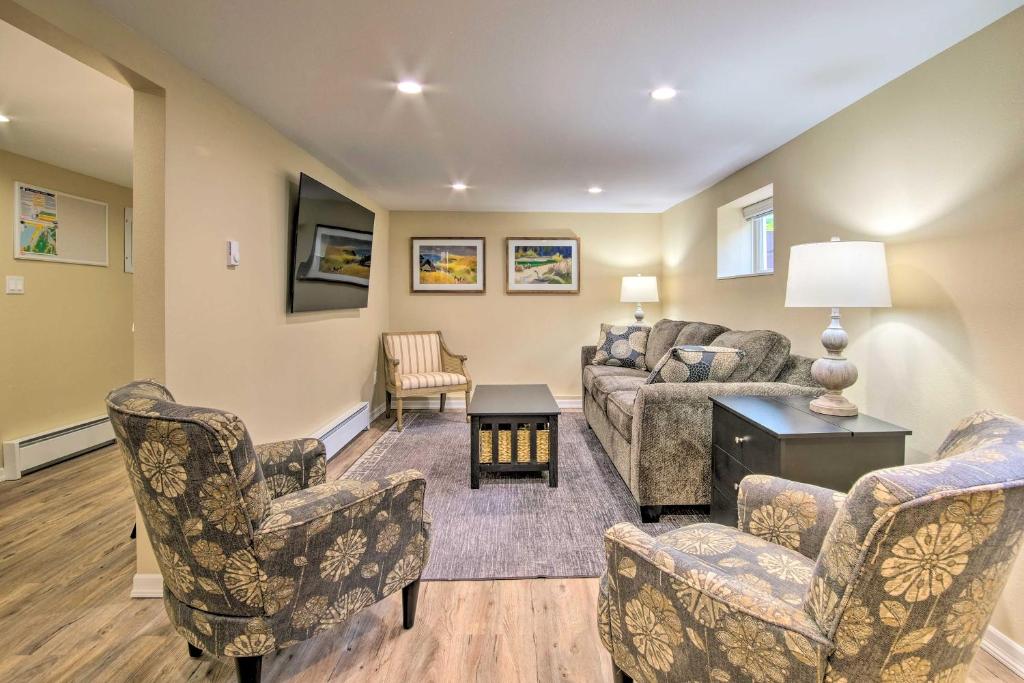 Cozy North Bend Getaway in Walkable Location!, North Bend (updated ...