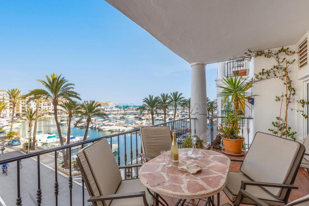 Marina real 223, Manilva (updated prices 2026)