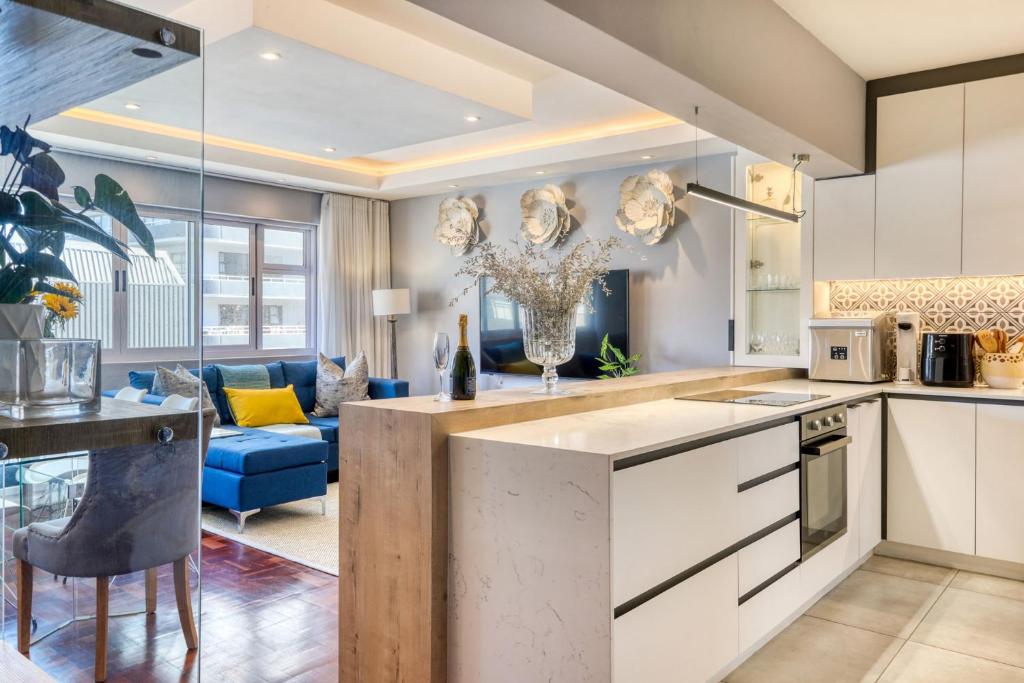 Backup Powered Luxury Central Promenade Apartment, Cape Town (updated ...