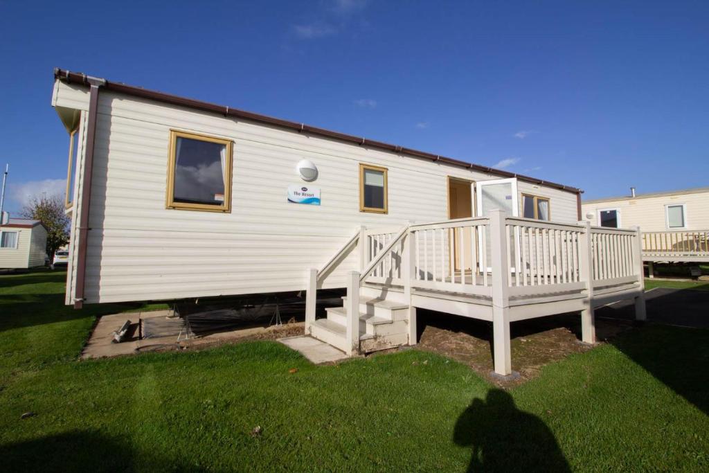 6 berth caravan with decking nearby Scratby Beach ref 50038F, Great ...