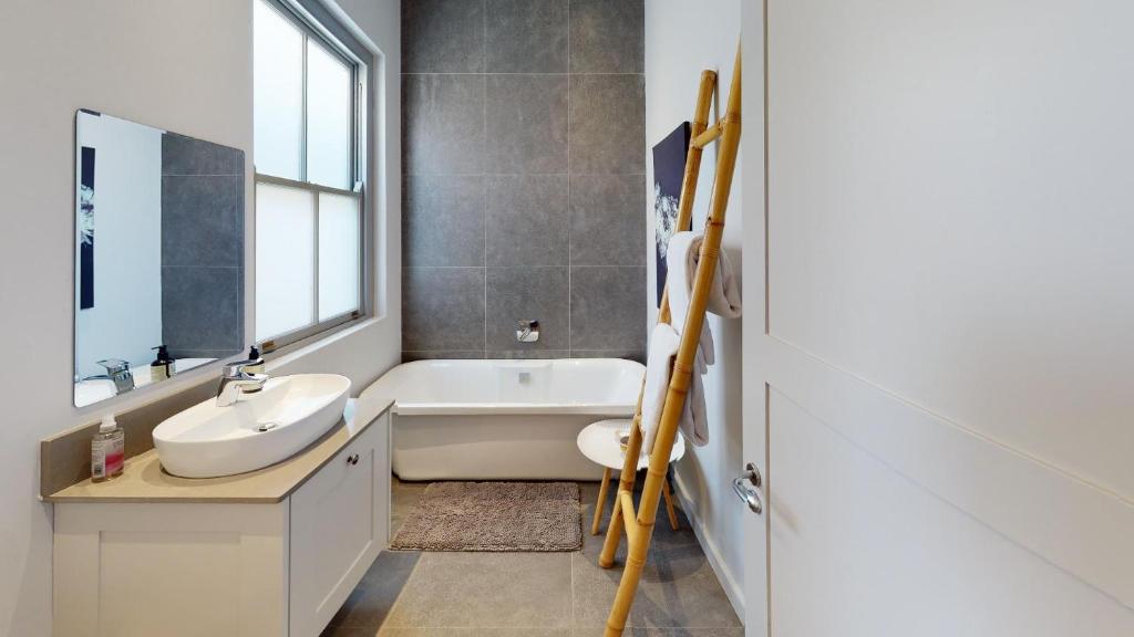 McFarlane Residence by Top Destinations Rentals, Hermanus (updated prices 2025)