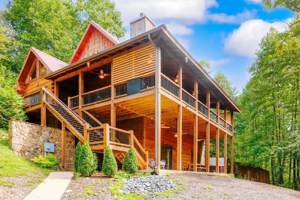 Creek Front Oasis, Morganton (updated prices 2025)