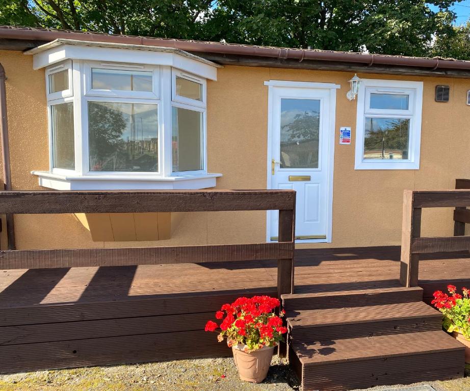 One Bedroom Semi-detached Chalet in Uddingston., Uddingston – Precios ...
