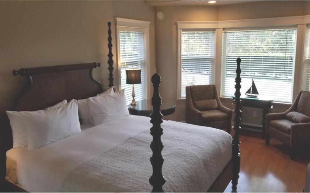 Crown Mansion Boutique Hotel & Villas, Qualicum Beach (updated prices 2025)