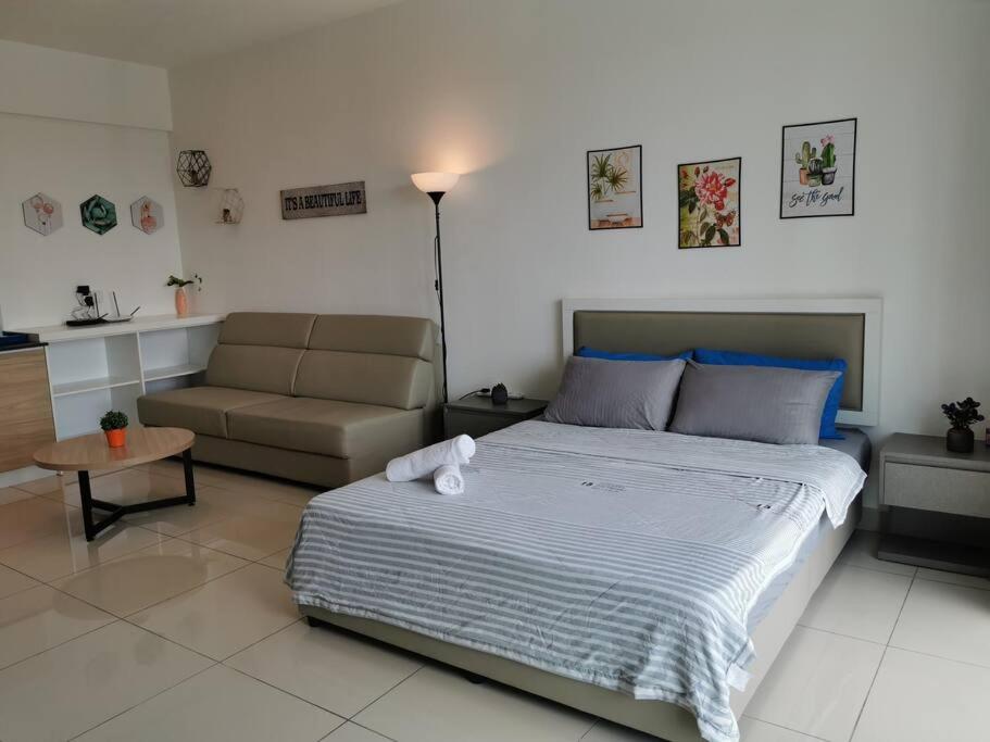 Eko Studio@EVO SOHO BANGI with NETFLIX & WIFI, Kampong Sungai Ramal ...