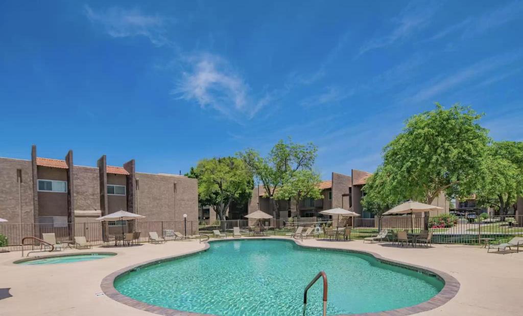 ARIZONA SOUTHWEST DECOR - BETWEEN PHOENIX AND OLD TOWN SCOTTSDALE AT ...